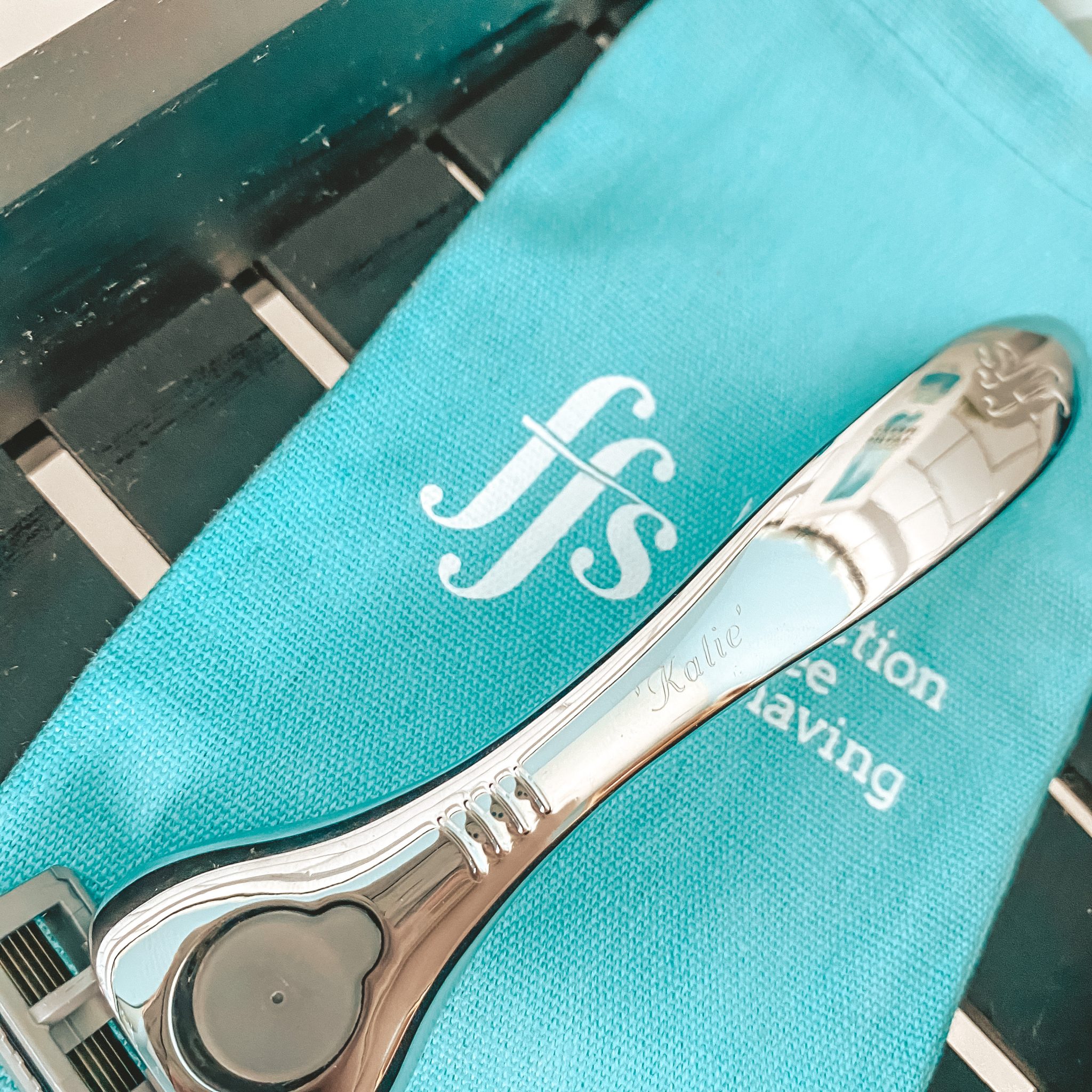 Friction Free Shaving Razor Review- katiefloss.com